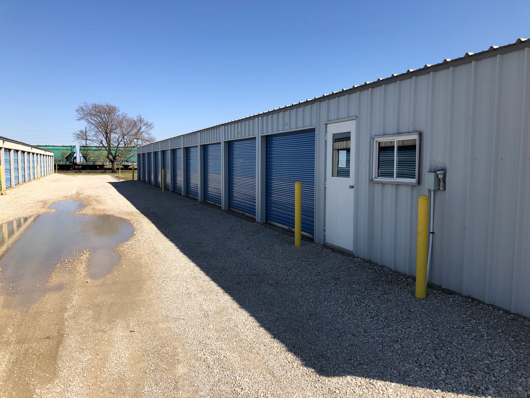 Cheap Storage Units - 700 N Woodcock St in Macon, IL - American Way Storage